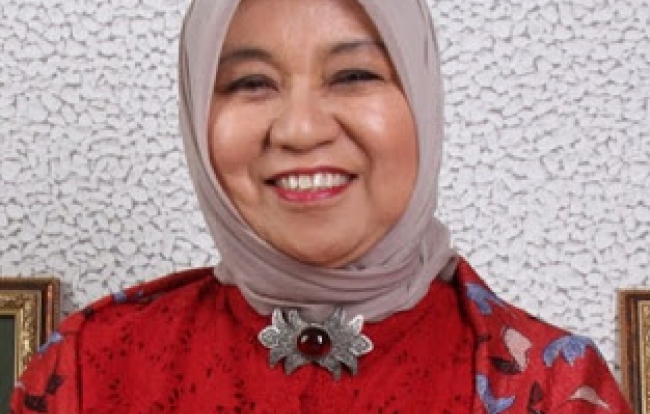 Nurhayati Subakat, Kisah Sukses Pemilik Wardah Kosmetik - hu-pakuan.com